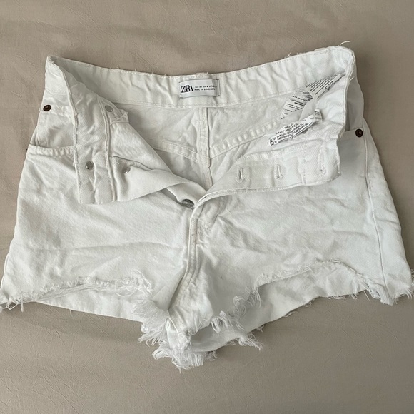 Zara | Shorts | Zara White Highrise Shorts | Poshmark